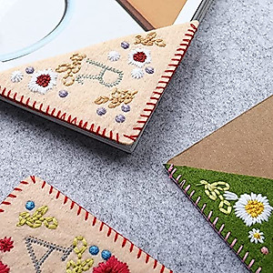 HYOIIO Corner Bookmark, Personalized Hand Embroidered Corner Bookmark, Hand Stitched Felt Corner Letter Bookmark, Felt Triangle Bookmark, Cute Flower Letter Embroidery Bookmarks for Book Lovers(M)