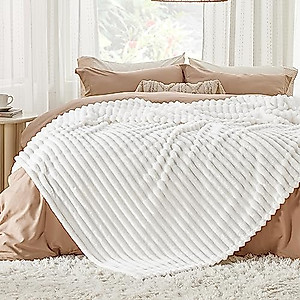 Bedsure White Fleece King Blanket for Couch - Super Soft Cozy Blankets for Women, Cute Small Blanket for Girls, 108x90 Inches