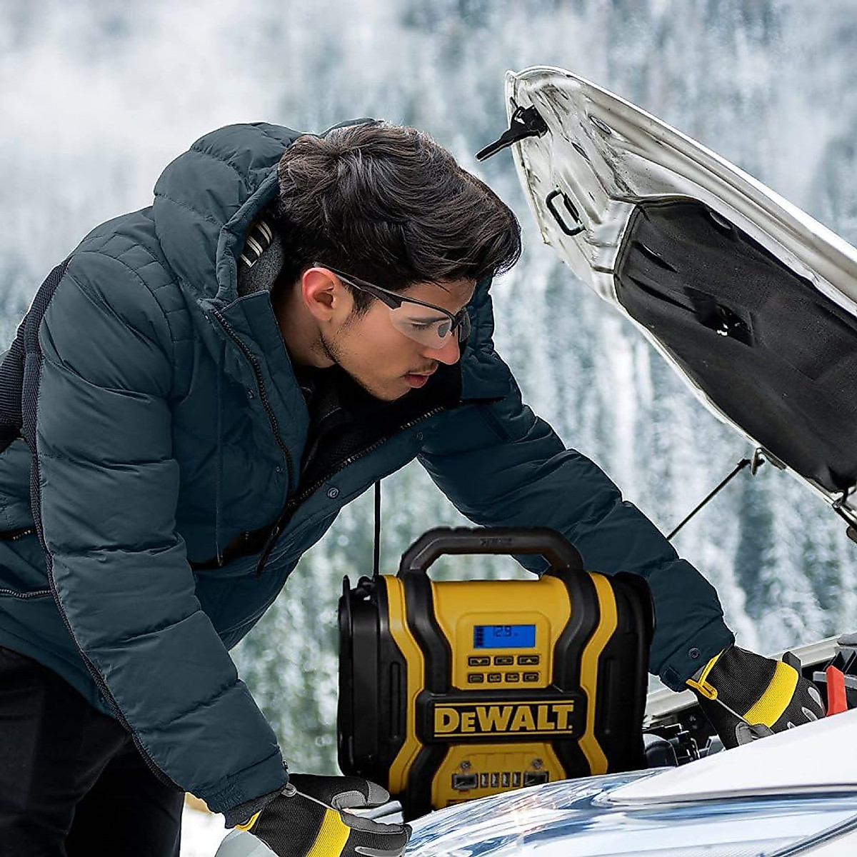 Dewalt 120V Digital Jump Starter/power Station 1600 Peak Amp