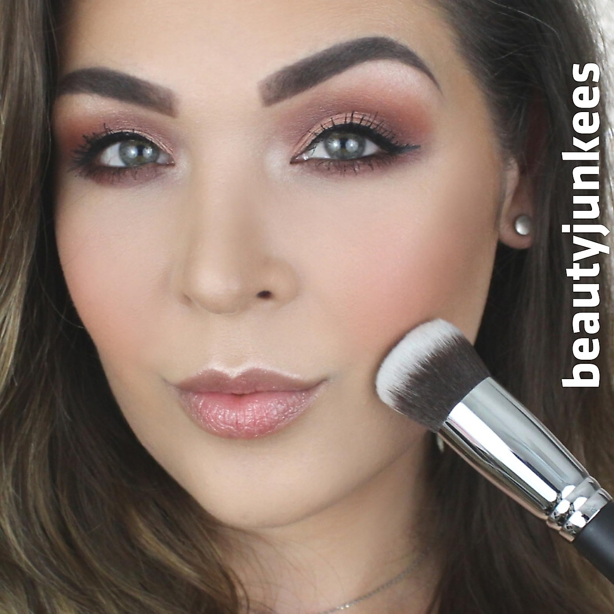 Mineral Powder Foundation Makeup Brush: Round Top Kabuki, Soft Dense Synthetic Bristles for Applying Loose Compact Pressed Translucent Minerals, Setting, Finishing, Buffing Liquid, Cream, Cruelty Free