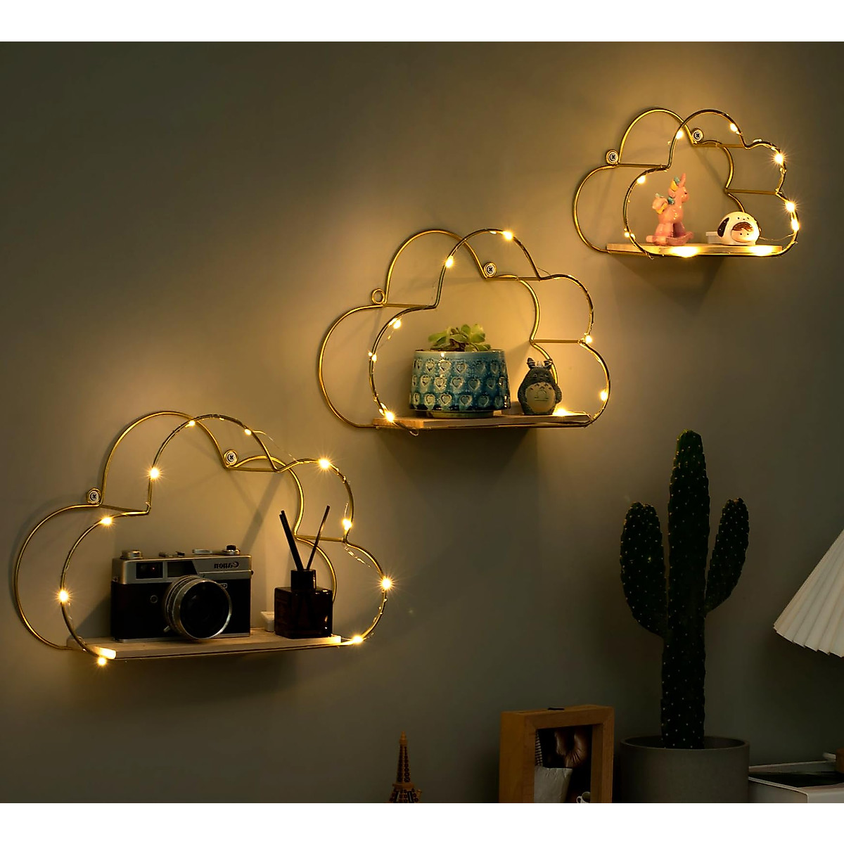 Niemro - Golden Cloud Shape Floating Shelves with LED Lights Wall Decor,Gold Metal Wire and Wood Base Wall Mounted Shelf Decorations for Home Bedroom Living Room - Set of 3