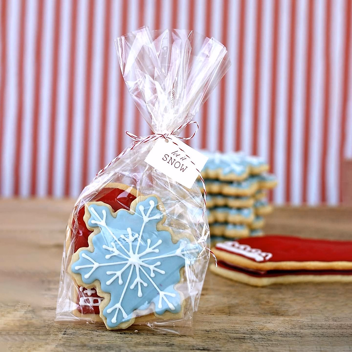 APQ Clear Gusseted Poly Bags, 4 x 2 x 10 Inch. Pack of 100 Gusseted Plastic Bags 1 Mil Thick for Favors with Open Top. Clear Plastic Bags for Packaging Cookies, Popcorn, Candies, Homemade Bread