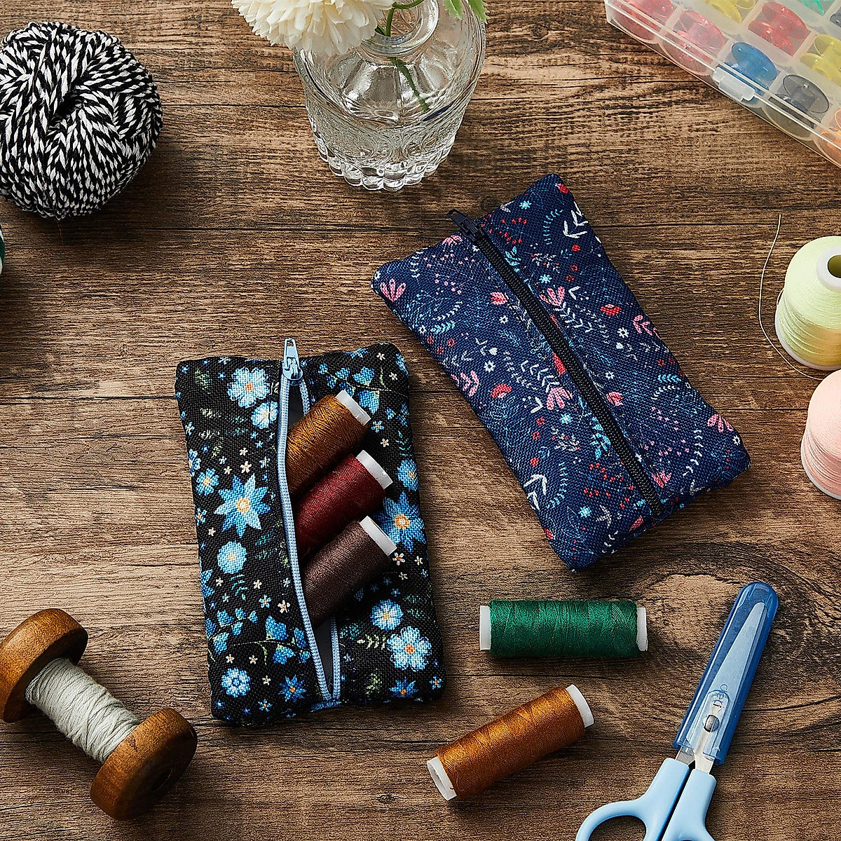 Kigeli 2 Pieces Purse Tissue Holder Travel Tissue Pouch for Purse Fabric Zipper Enclosed Pouches Reusable Flower Pattern Paper Holder for Coins, 5.25 x 3 Inches(Rustic Floral Print)