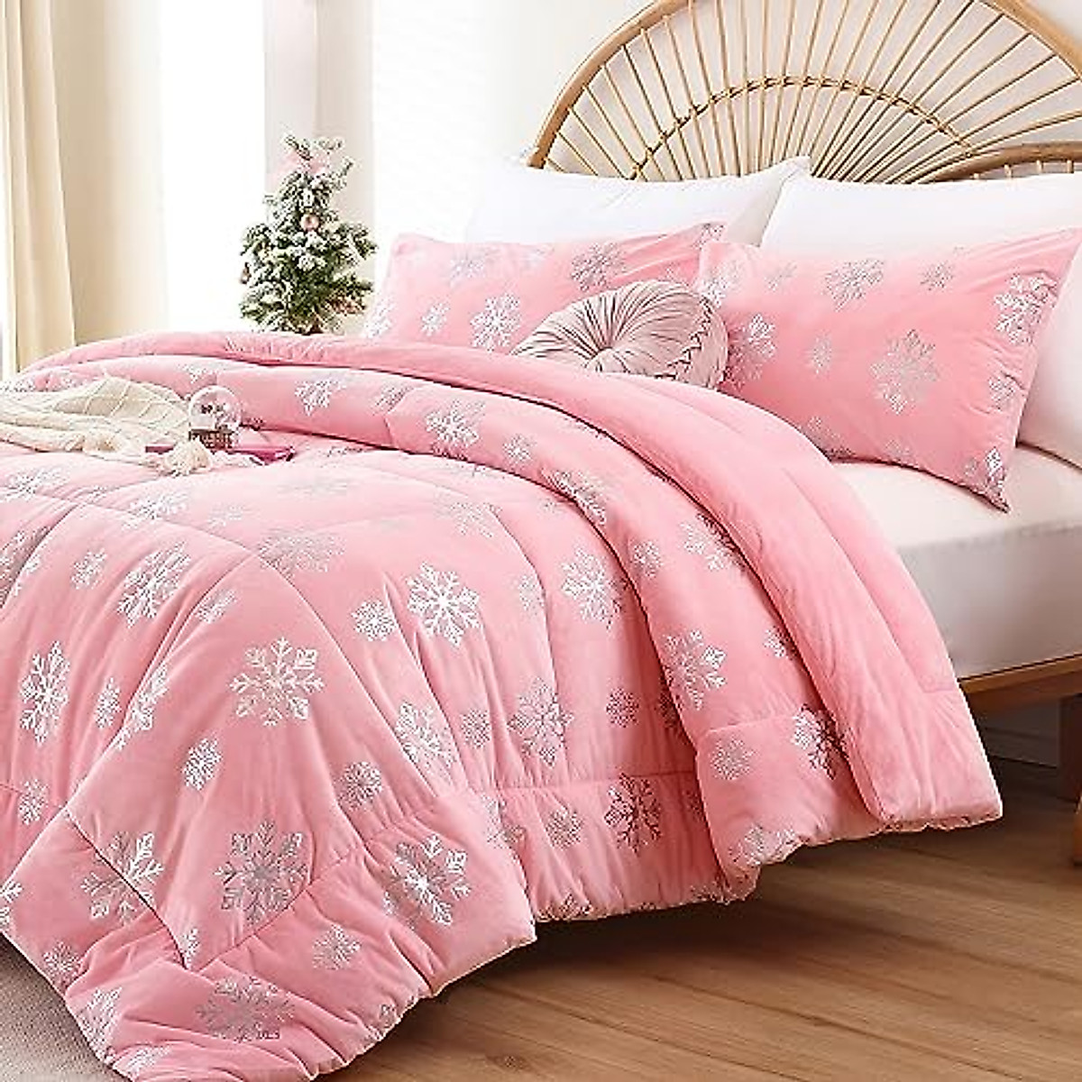 Smoofy Metallic Snowflake Pink Velvet Christmas Comforter Set, Christmas Bedding Set Blush Gold Printed Pattern Luxury Twin Size 2Pcs (1 Comforter, ONLY 1 Pillowcase)