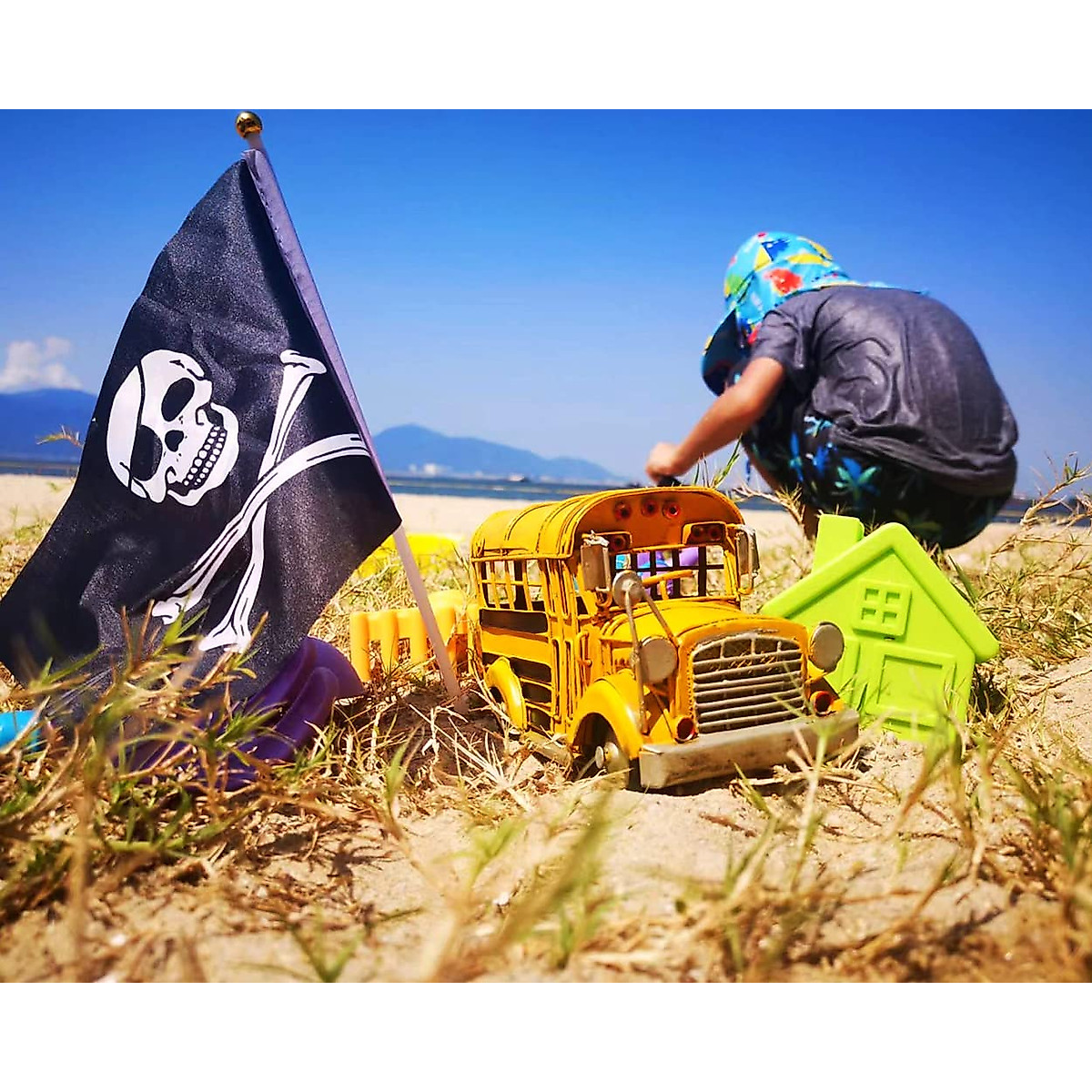 DS. DISTINCTIVE STYLE Handcrated Metal School Bus Retro Classic Vehicle Desk Decor