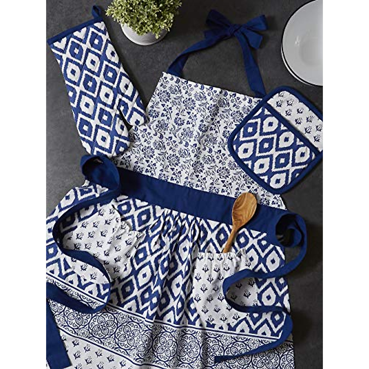 DII Kitchen Gift Set Collection, Apron, Pot Holder & Oven Mitt, Blue Market, 3 Piece