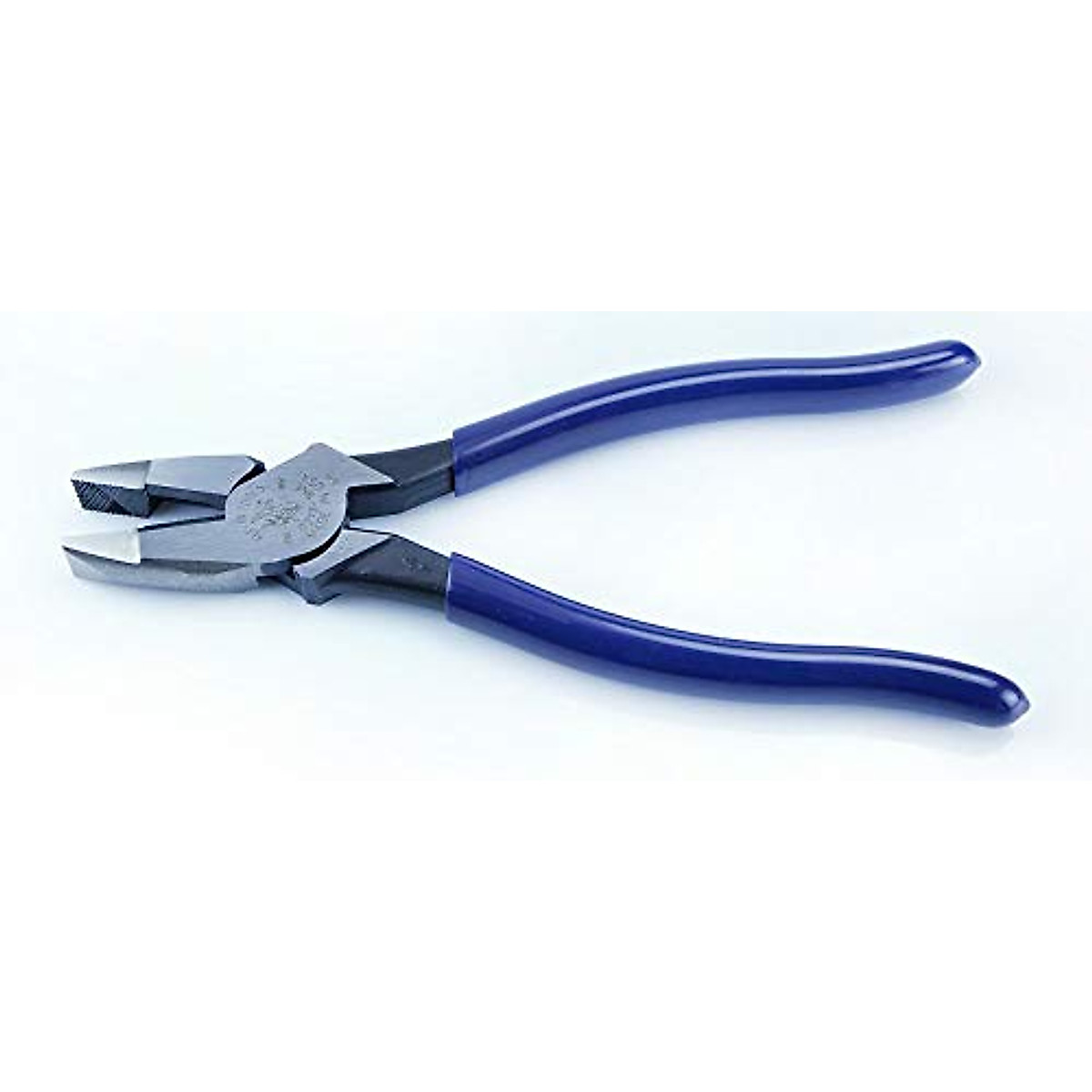 Klein Tools 92906 Tool Set, Basic Tool Kit has Klein Tools Hand Tools for Apprentice or Home: Pliers, Wire Stripper / Cutter, Screwdrivers, 6-Piece