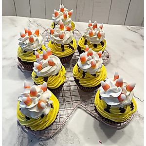 Dezicakes Cooling Rack for Baking Cookies Cupcakes Pink Gingerbread Unique Style Bakers Gift Idea Wire Rack Baking Oven Rack with Silicone Baking Mitt, Rust-Resistant, Cupcake Rack