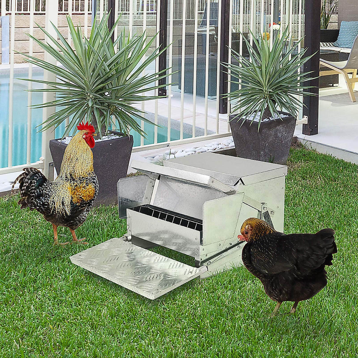 PawHut 30 lbs Capacity Automatic Chicken Poultry Feeder with a Galvanized Steel and Aluminium Build, Weatherproof Design