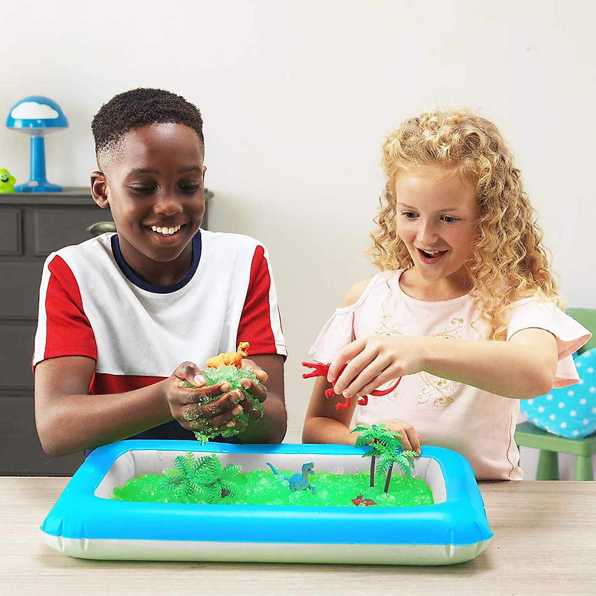 Zimpli Kids Gelli Adventures Dino Pack, 5 Use, 8 x Dinosaur Figures, Inflatable Tray, Imaginative Prehistoric Dinosaur Playset, Educational Science Kit for Boys and Girls, Children's Role Play Toy