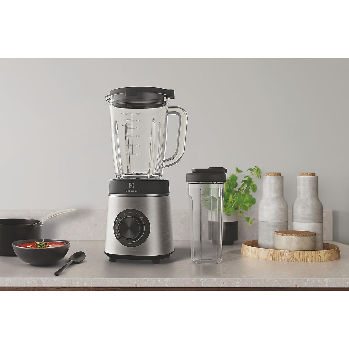 Electrolux High Performance Blender for Shakes and Smoothies with 1.75 L Glass Jar and To Go Bottle Mixer