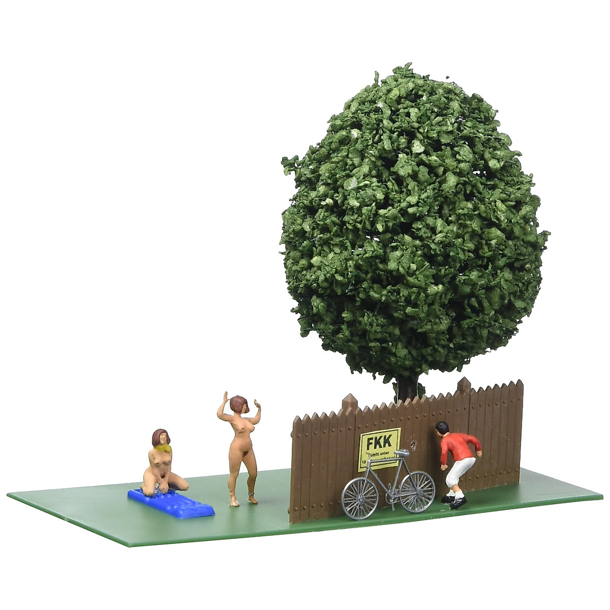 Busch 7669 Scene Admiring The Scene HO Scale Scenery Kit