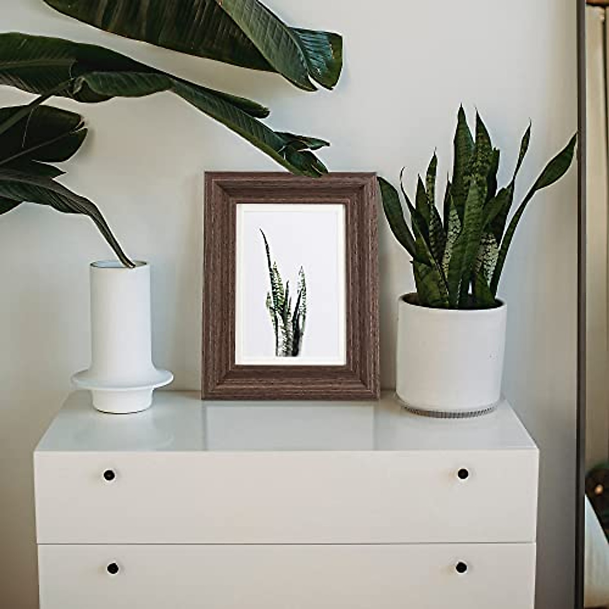 GraduationMall 5x7 Wood Picture Frames,Display Photos 4x6 with Mat or 5x7 Without Mat,Real Glass,Wall or Tabletop Display,Rustic Brown Set of 2